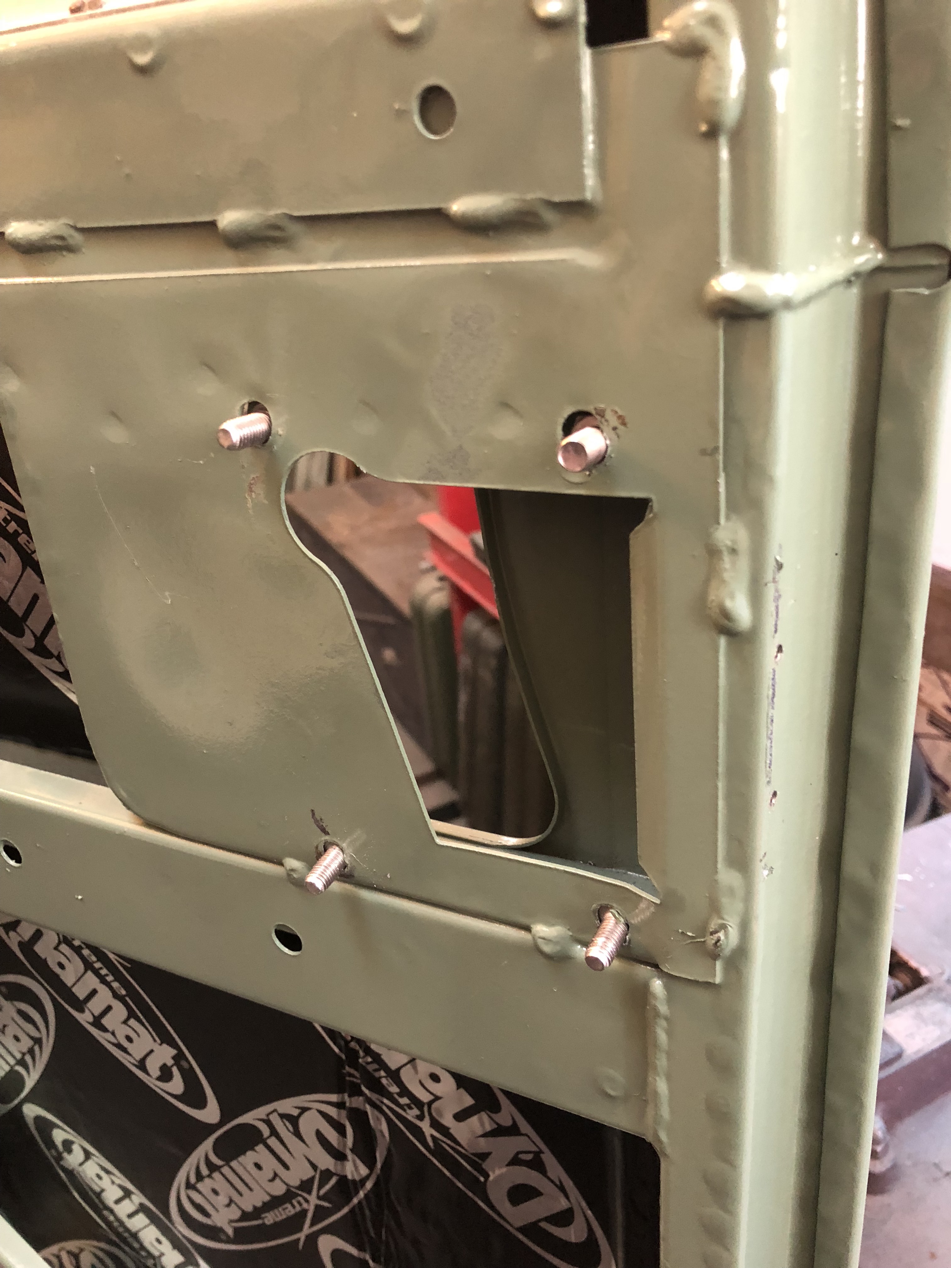 Anti burst rear door lock – Little Green Landy